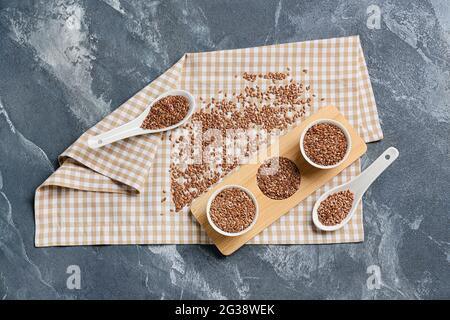 Composition with flax seeds on color background Stock Photo - Alamy