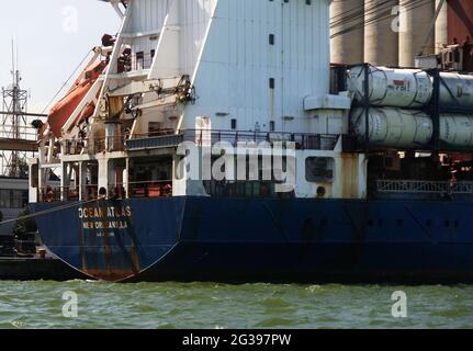 Venezuela-Maracaibo-09/07/2012. Cargo ship anchored in the port of ...