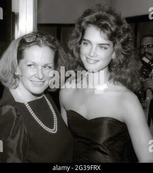 Teri Shields Brooke Shields 1980s Photo By John Barrett/PHOTOlink Stock ...