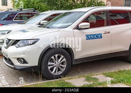 Cars of the OSCE Mission in the street parking Stock Photo - Alamy
