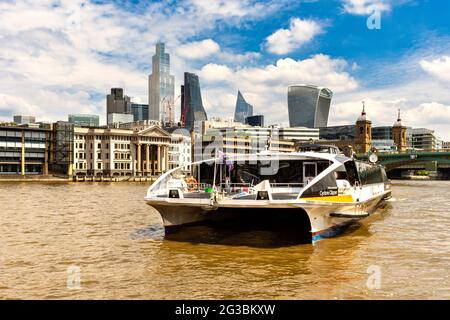 Thames clipper water bus in Tower Hamlets urban landscape & Pool of ...