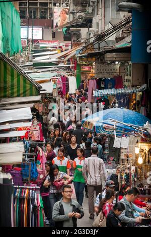 Market in Li Yuen Street West,Hong Kong, China Stock Photo - Alamy