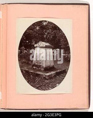 The grave of Georg Everhard Rumphius (1627/1628-1702), administrative ...