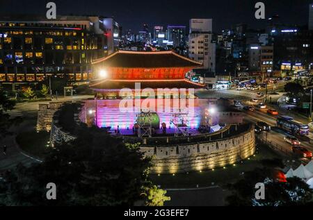Heunginjimun, "Gate of Rising Benevolence" or more commonly known as ...