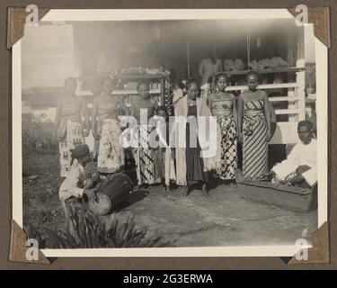 Group Javanese Women in Suriname, 1925 - 1927 photograph Group of ...