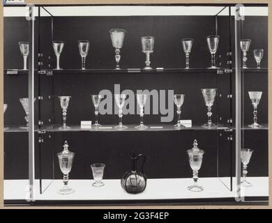 Showcase with Dutch glass from the 18th century; Halls of crafts July ...