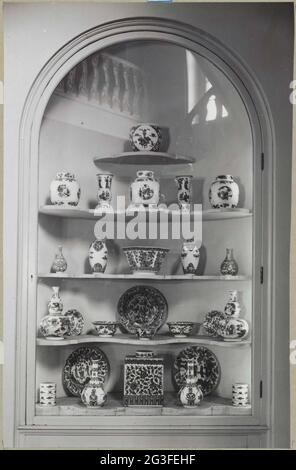 Built-in display case with ceramics; Blue chinese Stock Photo - Alamy