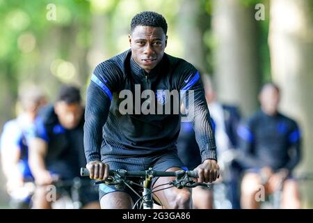 ZEIST, NETHERLANDS - JUNE 16: Quincy Promes of the Netherlands, Brecht ...