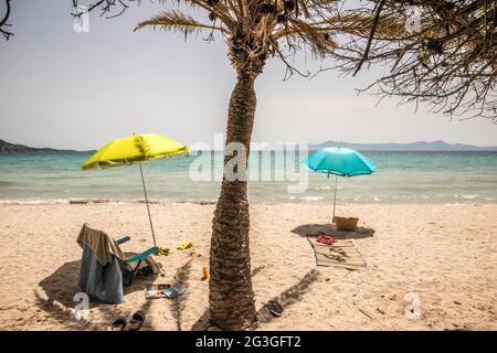 Berlin, Mallorca, Spain. 16th June, 2021. Beach scene with parasols and ...