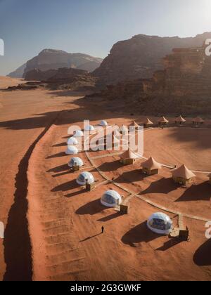 Memories Aicha Luxury Camp, Wadi Rum, Jordan Stock Photo - Alamy