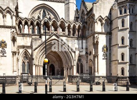 Main entrance to the Royal Courts of Justice, london, England Stock ...