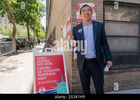 UNITED STATES - JUNE 16: A voter casts a ballot at Calvary Episcopal ...