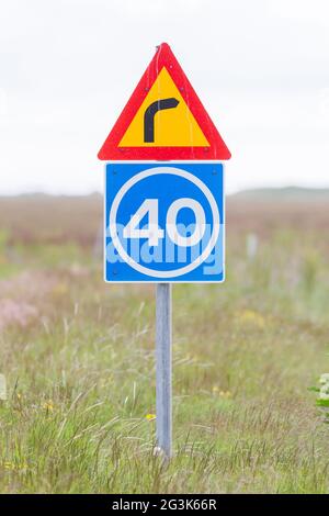 Advisory speed limit sign, 40 km/h speed on the street Stock Photo - Alamy