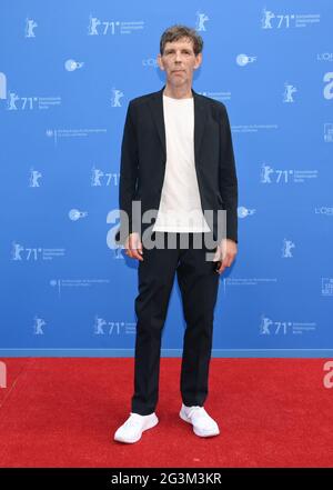 16 June 2021, Berlin: Actor Peter Kurth comes to the film premiere of ...