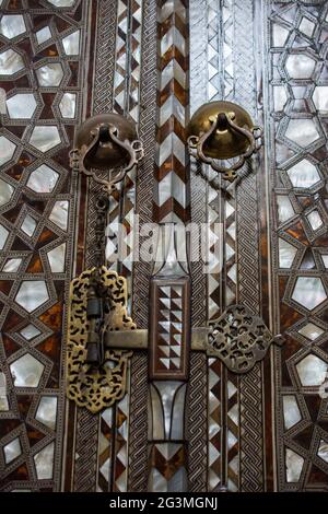 old ottoman wooden door with metal handle knocker Stock Photo - Alamy