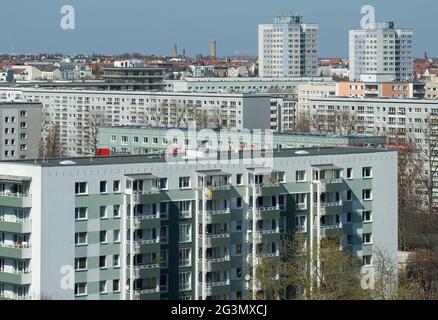 Germany, Berlin, 30. 03. 2021, Neukoelln motorway junction, under the ...