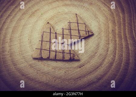 Arrow sign cut out of brown paper on piece of wood Stock Photo - Alamy