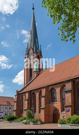 Der Turm der St.-Marien-Kirche in Frankfurt Oder. *** The tower of St ...