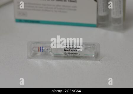 an Ampoule of Calcium Chloride (CaCl₂) injection Stock Photo - Alamy