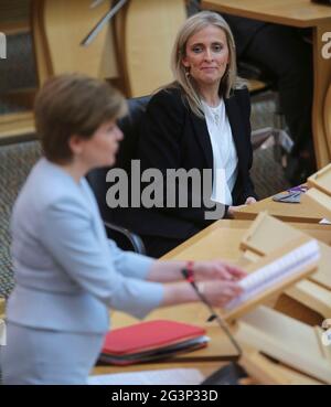 Edinburgh Scotland, UK 17 June 2023. Raft Race at the Leamington Lift ...
