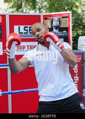 German-Cuban heavyweight boxer Yoan Pablo Hernandez from SES-Boxing ...