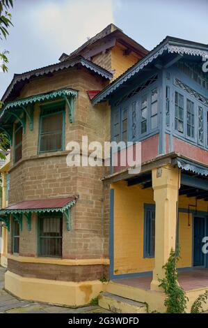 25 Sep 2009 Vintage Old House with Glass wooden window Almora ...