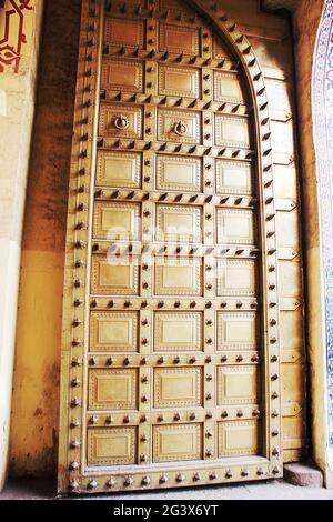 spiked entrance gate Stock Photo - Alamy