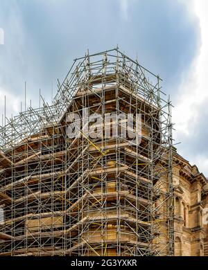 Scaffolding around building structure Stock Photo - Alamy