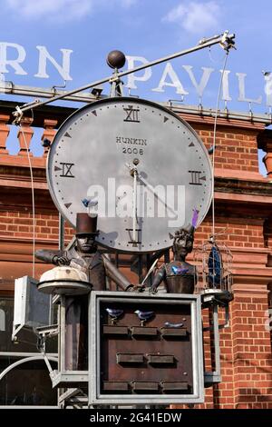London Zoo Clock Stock Photo - Alamy