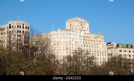 Victoria Embankment London Shell Mex Building Stock Photo - Alamy