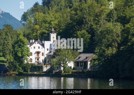 Castle Schloss on the Shoreline of Lake Hallstatt Stock Photo - Alamy