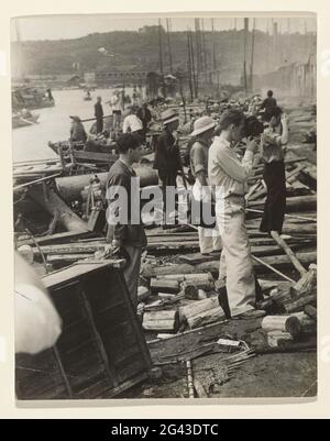 Joris Ivens, John Fernhout and Robert Capa with weapons posing between ...