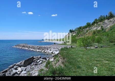 Lake Ontario shoreline near Toronto, Scarborough Bluffs sandstone ...