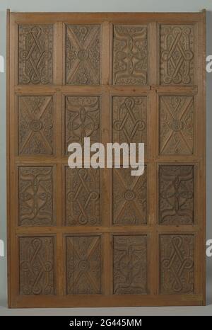Wooden shot with sixteen panels, diverse decorated: Bandlingers ...