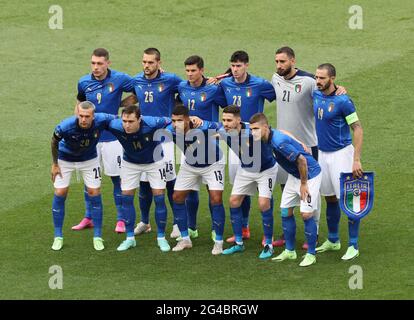 Italy team line-up during the national anthem during UEFA Women's ...