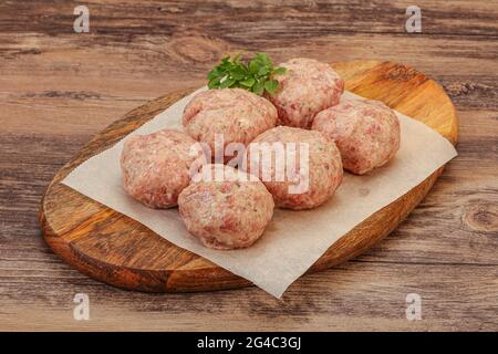 Dietary cuisine Raw turkey meatball for cooking Stock Photo - Alamy
