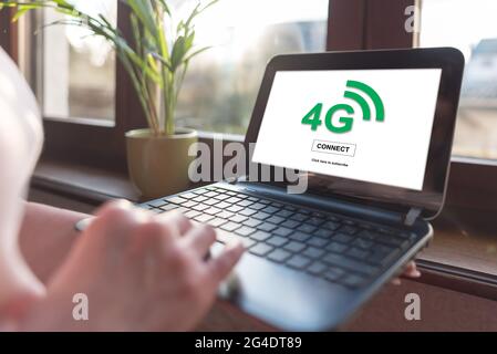 Laptop screen displaying a 4g network concept Stock Photo - Alamy