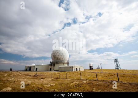 Early warning radar system Stock Photo - Alamy
