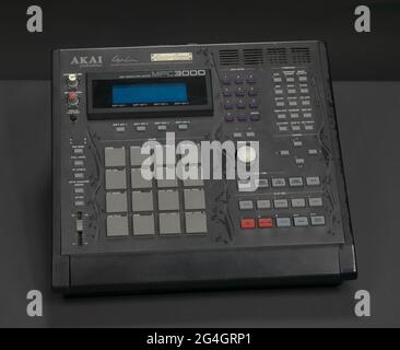 MIDI Production Center 3000 Limited Edition used by J Dilla. An AKAI ...