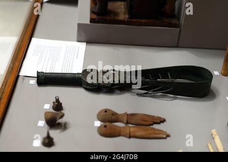 Ancient musical instruments: Egyptian sistrum 1, tambourines 2,3 ...