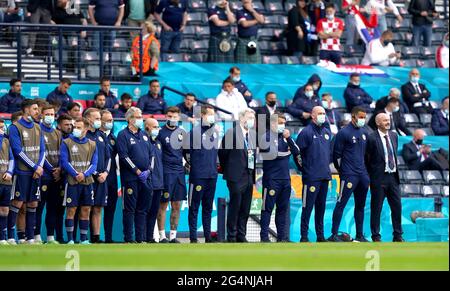 Scotland manager Steve Clarke (right) celebrates after his side ...