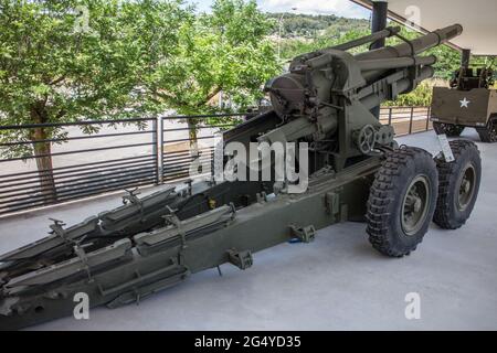 Musée de l'Artillerie DRAGUIGNAN : Obusier de 155mm (howitzer Stock ...