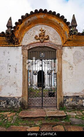 Closed iron gate in the facade of a palace with the inner yard behind ...