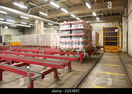 Warehouse,and distribution centre for goods, platforms and pallets ...