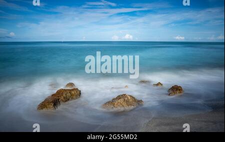 Long exposure of the Gulf of Mexico at Caspersen Beach in Venice ...