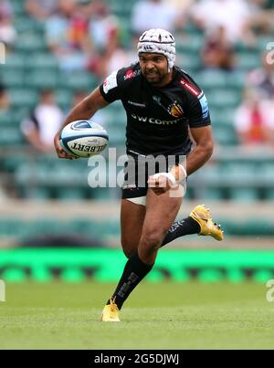 Tom O?Flaherty of Exeter Chiefs in action with Cooper Vuna during the ...