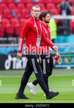 Wales' Gareth Bale prior to kick-off Stock Photo - Alamy