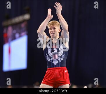 June 265, 2021: Shane Wiskus claps after his floor routine during Day 2 ...