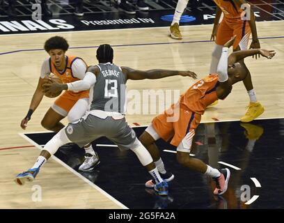 Phoenix Suns guard Chris Paul (3) in the second half of a preseason NBA ...