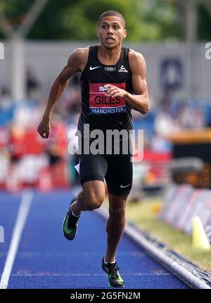 Great Britain's Elliott Giles (right) winning the men's 800m final ...